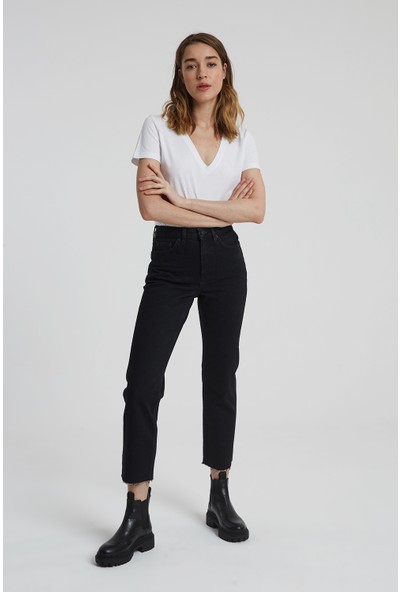 Cross Jeans ELIZA CROPPED Siyah Paçası Kesikli Straight Cropped Fit Jean Pantolon C 4518-011 Cross Jeans ELIZA CROPPED Siyah Paçası Kesikli Straight Cropped Fit Jean Pantolon C 4518-011