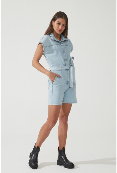 Cross Jeans Açık Mavi Dik Yaka Çıt Çıt Kapamalı Şort Tulum C 4535-007 Cross Jeans Açık Mavi Dik Yaka Çıt Çıt Kapamalı Şort Tulum C 4535-007