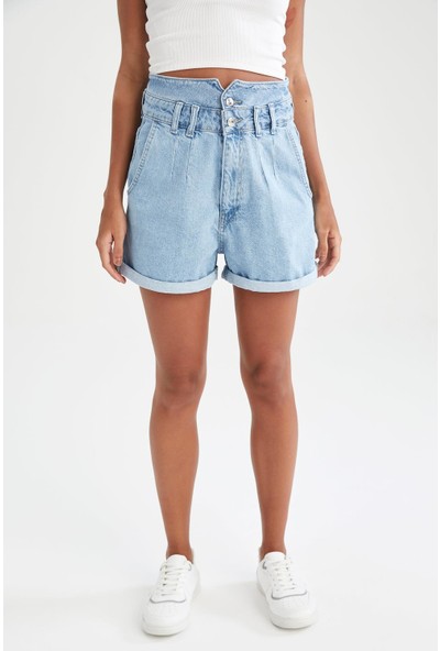 DeFacto Yüksek Belli Mom Fit Kemer Detaylı Mini Jean Şort U2949AZ21SM DeFacto Yüksek Belli Mom Fit Kemer Detaylı Mini Jean Şort U2949AZ21SM