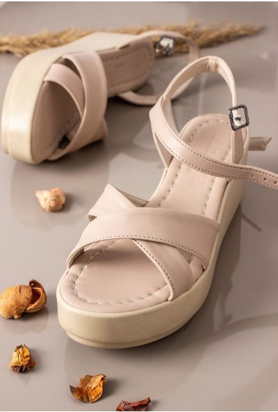 İnce Ayakkabı Kadın Çapraz Bant Bilek Bağlamalı Dolgu Topuk Sandalet