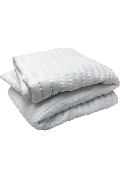 Örnek Yorgan El Dikimi Yün Yorgan Çift Kişilik 200 x 220 cm Örnek Yorgan El Dikimi Yün Yorgan Çift Kişilik 200 x 220 cm