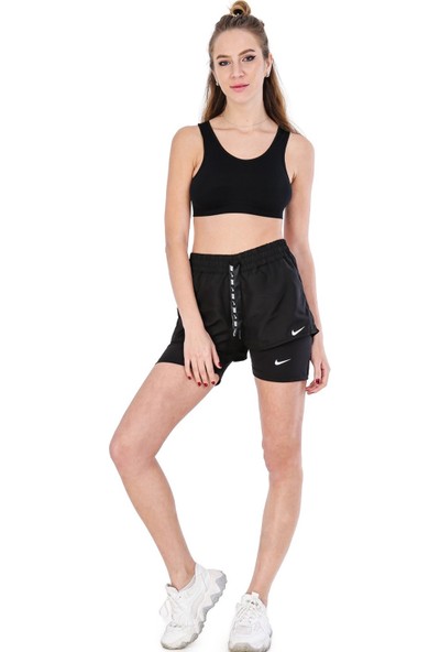 Nike Taylı Model Siyah Renk Paraşüt Kumaş Spor Şort Nike Taylı Model Siyah Renk Paraşüt Kumaş Spor Şort
