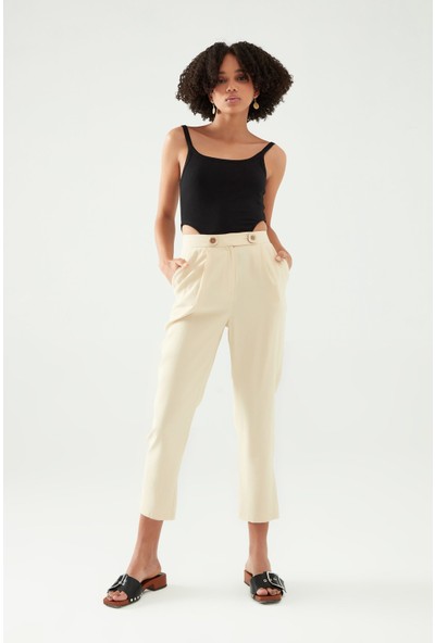 Quzu Düğme Detaylı Pantolon Bej