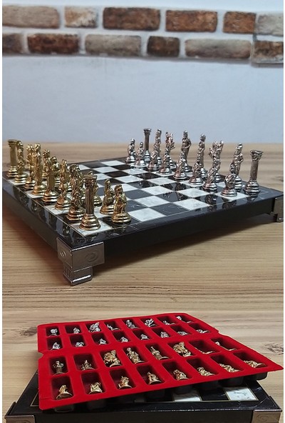 Oyuncak Filesi Metal Satranç Seti Roma Figürlü Mermer Sehpalı Oyuncak Filesi Metal Satranç Seti Roma Figürlü Mermer Sehpalı