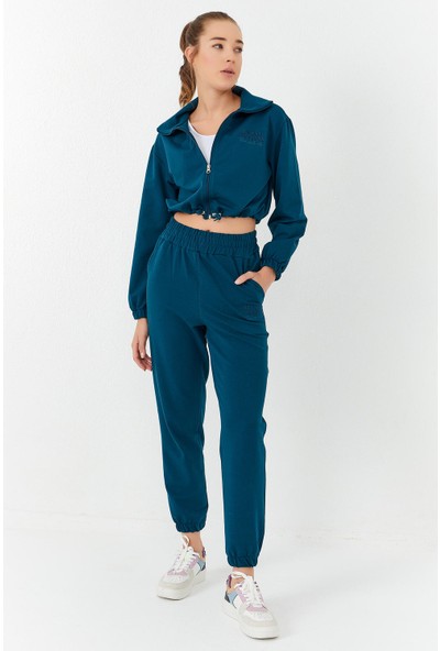 Tommy Life Zümrüt Kadın Beli Lastikli Fermuarlı Dik Yaka Rahat Form Eşofman Takımı - 95296 Tommy Life Zümrüt Kadın Beli Lastikli Fermuarlı Dik Yaka Rahat Form Eşofman Takımı - 95296