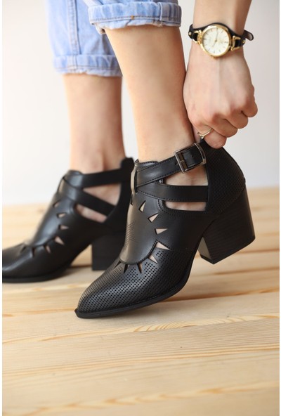 Bej Ayakkabı Valen Kadın Lazer Yıldız Desenli Toka Ayarlı Arkadan Fermuarlı Ayakkabı Mat Siyah Bej Ayakkabı Valen Kadın Lazer Yıldız Desenli Toka Ayarlı Arkadan Fermuarlı Ayakkabı Mat Siyah