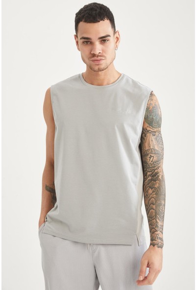 DeFacto Standart Fit Bisiklet Yaka Sırt Baskılı Kolsuz Tişört V3625AZ21SM