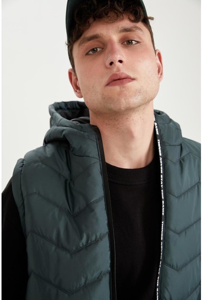 DeFacto Slim Fit Kapüşonlu Şişme Yelek U9142Az21Sp