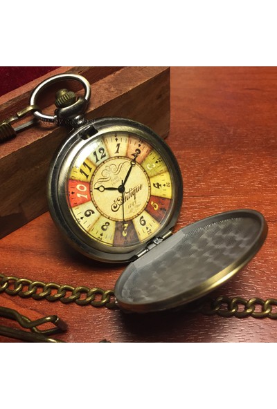 Kuzey Caddesi Kişiye Özel Vintage Retro Antik Kadranlı Köstekli Cep Saati Ahşap Kutulu Babalar Günü Hediyesi Babaya Eşe Arkadaşa Isme Özel Köstekli Saat Kuzey Caddesi Kişiye Özel Vintage Retro Antik Kadranlı Köstekli Cep Saati Ahşap Kutulu Babalar Günü Hediyesi Babaya Eşe Arkadaşa Isme Özel Köstekli Saat