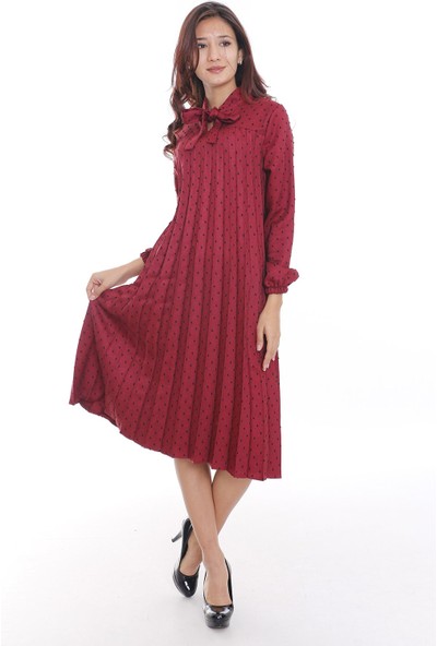 Disentis Modest Önü Pliseli Arkası Düz Boyundan Bağlamalı Kolları Lastikli Midi Elbise Disentis Modest Önü Pliseli Arkası Düz Boyundan Bağlamalı Kolları Lastikli Midi Elbise