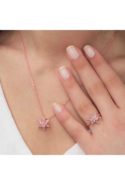 Ervanur Rose Altın Kaplama Pembe Taşlı Nilüfer Çiçeği Kadın Kolye Yüzük Set Ervanur Rose Altın Kaplama Pembe Taşlı Nilüfer Çiçeği Kadın Kolye Yüzük Set