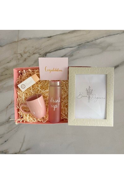 Buna Değersin Kız Arkadaşa, Sevgiliye Pembe Hediye Kutusu