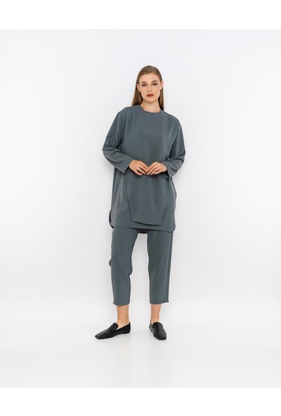 Garzia italia Kare Kesim Detaylı Pantolonlu Takım