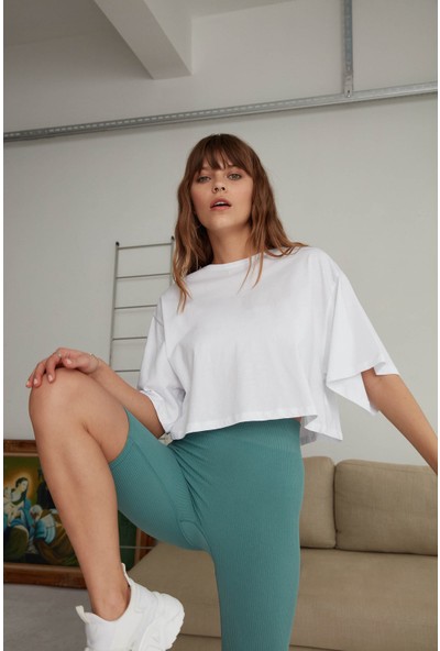 Vatkalı Bisiklet Yaka Oversize T-Shirt Beyaz Vatkalı Bisiklet Yaka Oversize T-Shirt Beyaz