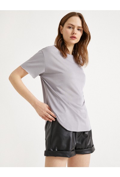 Koton Kadın Yırtmaçlı Tişört Bisiklet Yaka Oversize Koton Kadın Yırtmaçlı Tişört Bisiklet Yaka Oversize