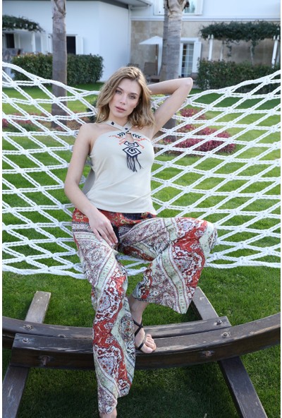 ÖzHome Tekstil 2534- Boğaz Detaylı Kolsuz Nakışlı Takım