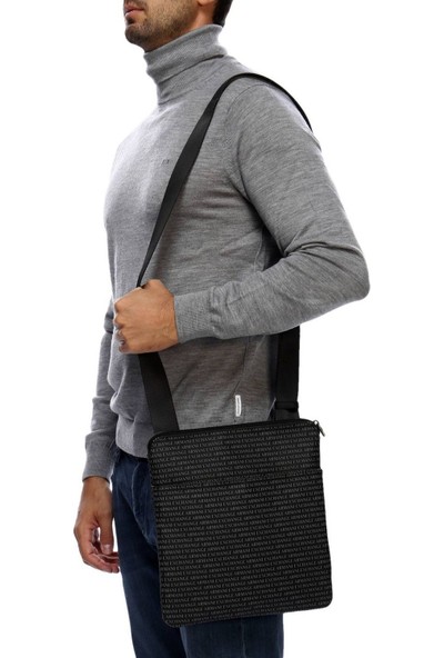 Armani Exchange Postacı Çantası