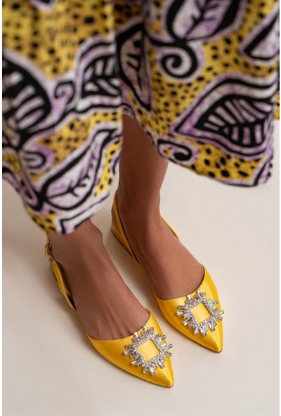 Nişantaşı Shoes Paul Sarı Saten Sivri Burun Taş Detay Kadın Sandalet Nişantaşı Shoes Paul Sarı Saten Sivri Burun Taş Detay Kadın Sandalet