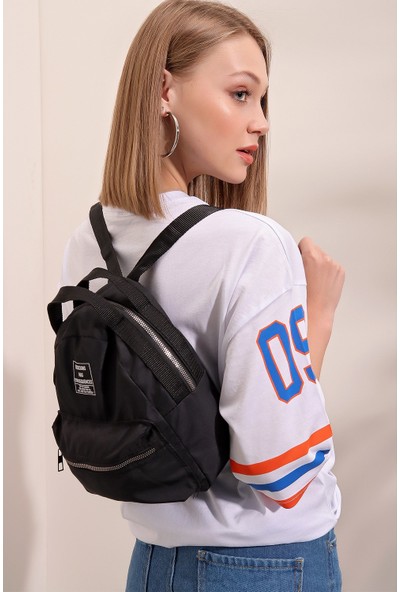 Butikburuc Kadın Siyah Yazı Baskılı Sırt Çantası