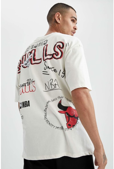 DeFacto NBA Chicago Bulls Lisanslı Oversize Fit Sırt Baskılı Bisiklet Yaka Kısa Kollu Tişört V3782AZ21HS DeFacto NBA Chicago Bulls Lisanslı Oversize Fit Sırt Baskılı Bisiklet Yaka Kısa Kollu Tişört V3782AZ21HS