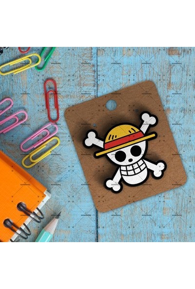 Hipder One Piece Baskılı Ahşap Rozet