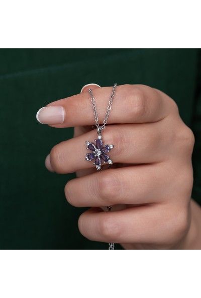 Ervanur Kadın Mor Taşlı Kamelya Çiçeği Kolye Ervanur Kadın Mor Taşlı Kamelya Çiçeği Kolye