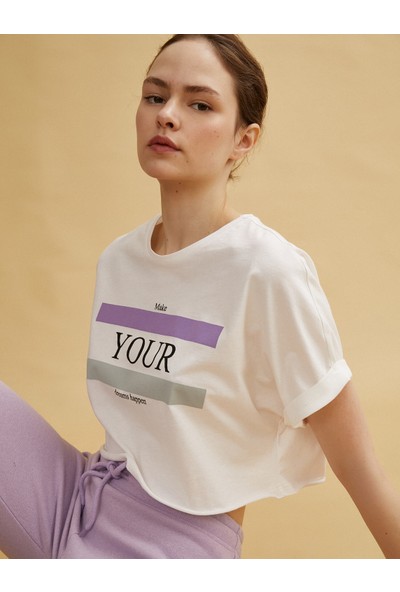 Koton 1YAK13666EK Bisiklet Yaka Kısa Kol Baskı Desenli Beyaz Kadın Crop T-Shirt Koton 1YAK13666EK Bisiklet Yaka Kısa Kol Baskı Desenli Beyaz Kadın Crop T-Shirt