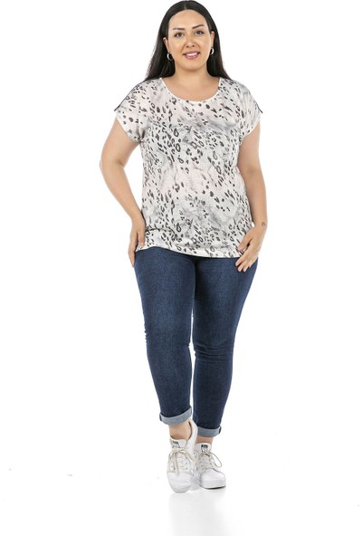 Disentis Modest Büyük Beden Kayık Yaka Düşük Omuzlu Gri Şerit Detaylı Kadın T-Shirt Disentis Modest Büyük Beden Kayık Yaka Düşük Omuzlu Gri Şerit Detaylı Kadın T-Shirt